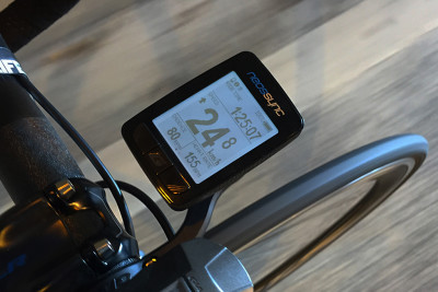 ジャイアントのサイクルコンピューター「ネオスシンク」登場 スマホアプリと連携 | スポエンCYCLE